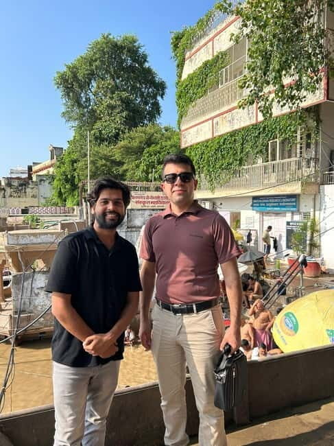 Varanasi: Ancient ghat walk tour with local guide - What to Expect and Tips for Travelers