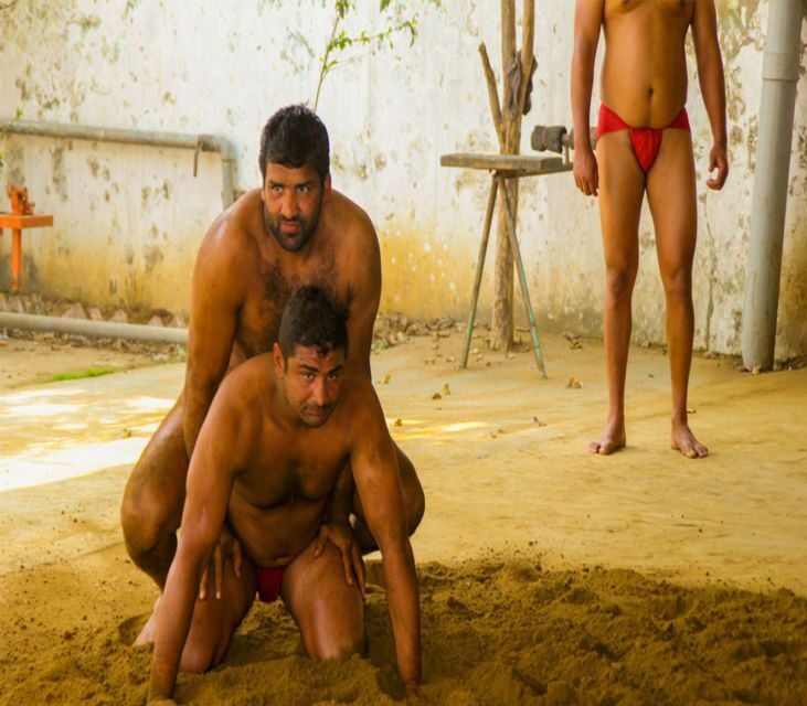 Varanasi: Private Akhada Wrestling Tour - The Ritual of Ground Preparation