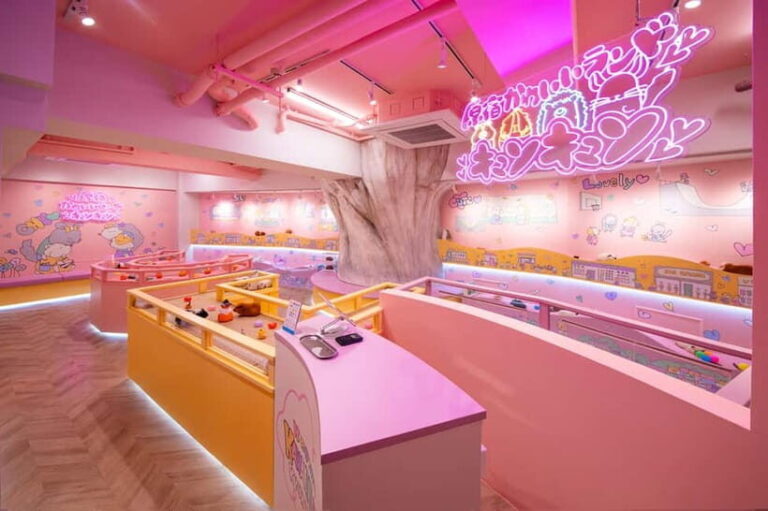 Very popular in HarajukuAnimal petting zoo - What Makes KyunKyun Special