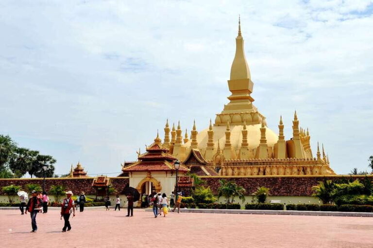 Vientiane: Private Full-day Must-See Sights & Sunset Tour - The Patriotic and Iconic Patuxay Monument
