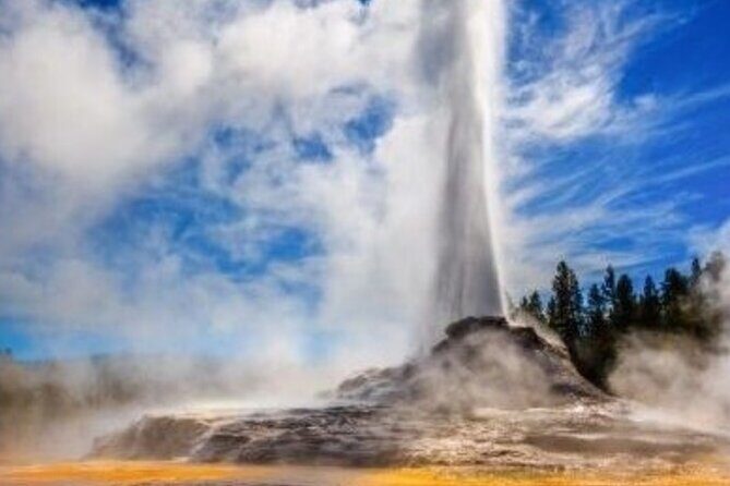 Volcanic Wonderland at Yellowstones Hot Springs and Geysers - The Value of This Yellowstone Experience
