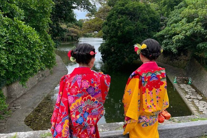 Walking around town in a kimono, you can choose your favorite kimono from the traditional Okinawan costumes "Ryuso", "Kimono", "Yukata" Hairset & Lipstick & Kimono & Rental FeeAll Comic Book - Starting Point and Logistics