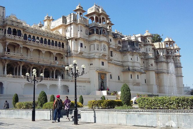 Walking Guided tour in Udaipur - Detailed Breakdown of the Itinerary