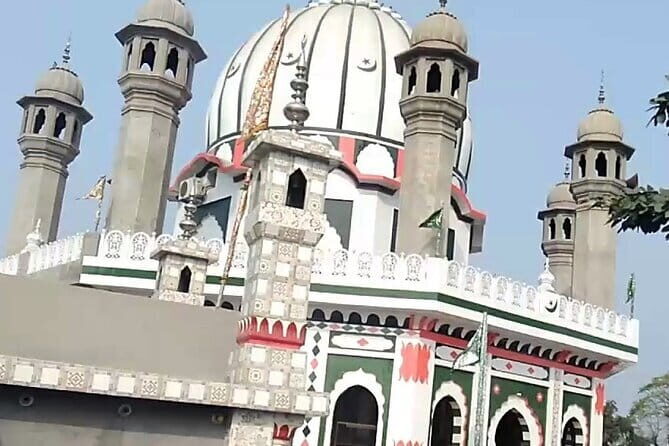 Walking Tour and Rickshaw Ride through The Bazaars of old Amritsar - Food and Market Atmosphere