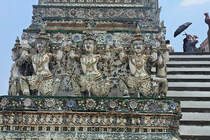 Wat Pho and Wat Arun Guided Walking Tour (2 Hours) - Cross the River to Wat Arun: The Iconic Spire