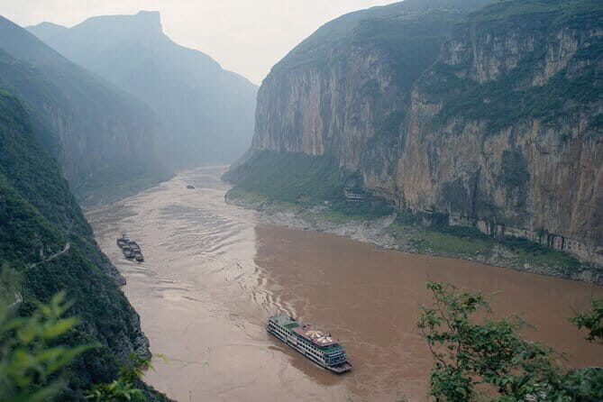Yangtze River Deluxe Cruise 5D/4N from Yichang to Chongqing - Key Points