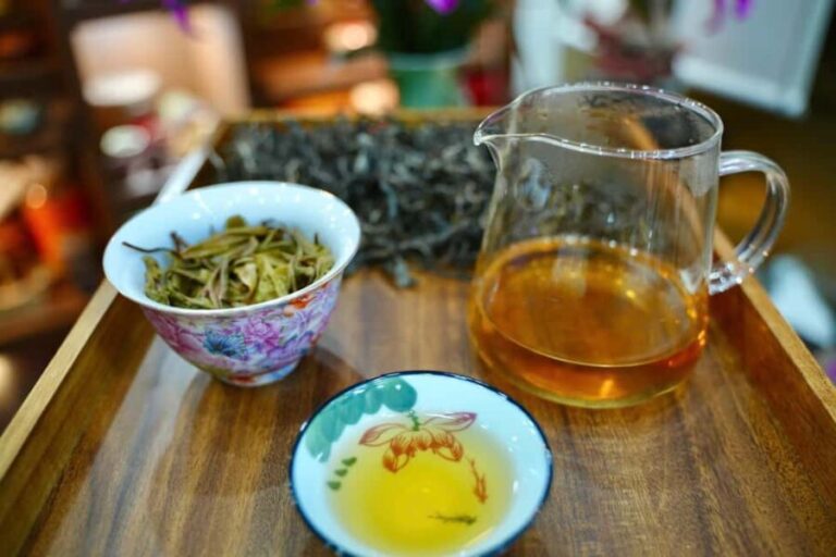 Authentic Vietnam Tea Tasting & Train Street With Lunch