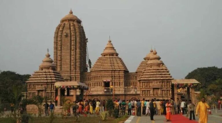 Bhubaneswar: Temples and Puri Private Day Tour - Transition to Puri: The Spiritual Heartland