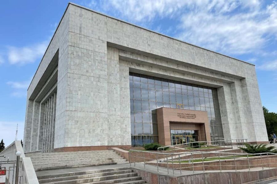 Bishkek: Hidden Gems, Landmarks & Culture Walking Tour - Monuments to Heroes and Landmarks