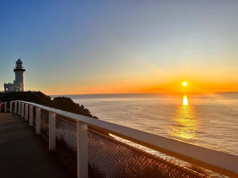 Byron Bay: Cape Byron Lighthouse Guided Sunrise Tour