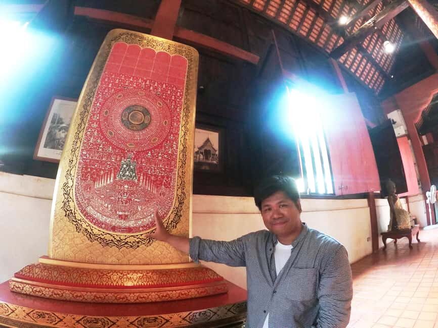 Chiang Mai Old City Twilight Walk Tour: Lanna Majestic Glow - Exploring the Temples: What to Expect