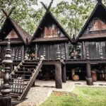 Chiang Rai White and Black and Blue Temple - Who Is This Tour Best Suited For?