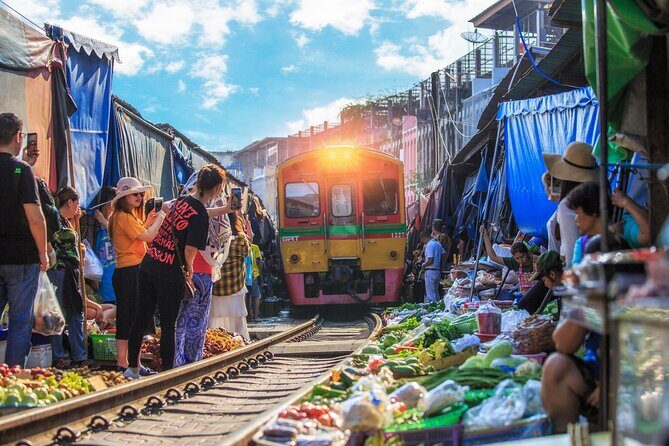 Damnoen Saduak Floating Market & Maeklong Railway From Bangkok - Who Should Consider This Tour?