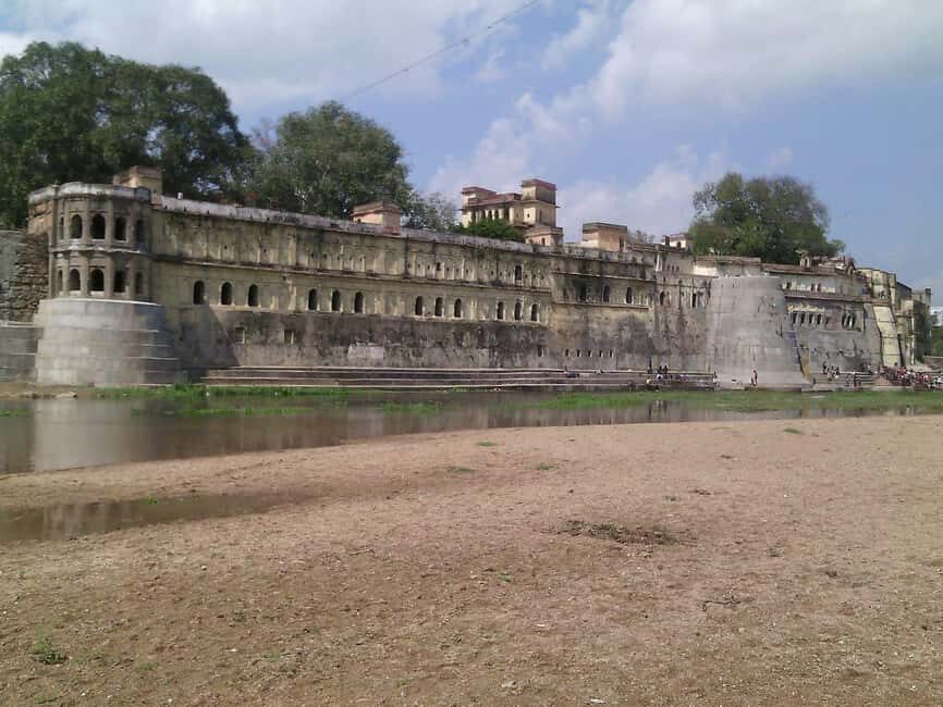 Datia: Bir Singh Palace, Peetambara Peeth & Sonagiri Tour - What Makes This Tour a Good Value?