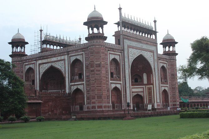 Day Trip to Taj Mahal from Delhi by Private Car - The Itinerary in Detail: What Youll Experience