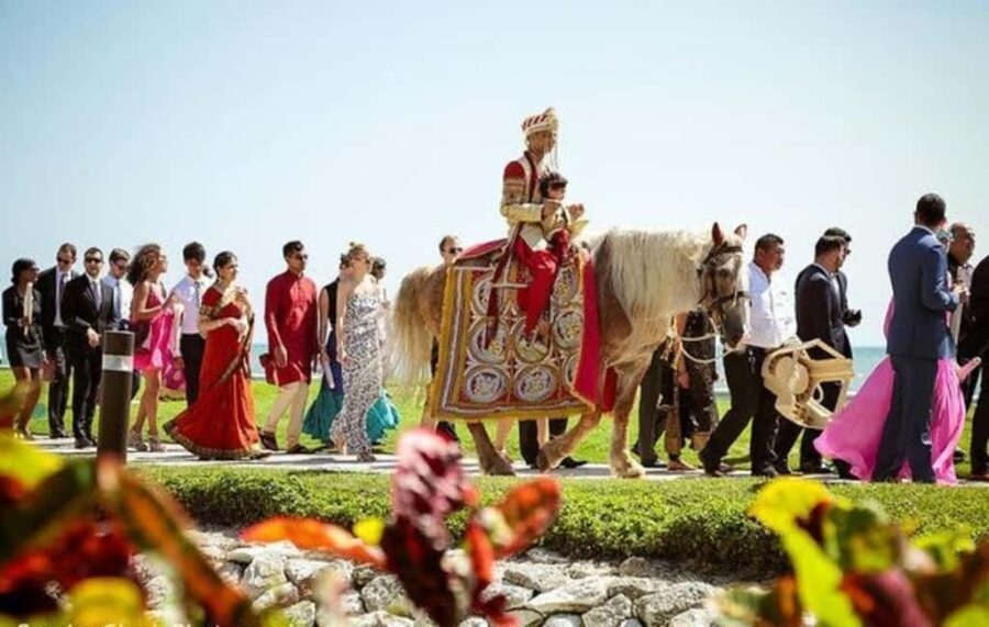 Delhi: Immerse in Indian Culture at a Vibrant Hindu Wedding - The Sacred Circles: Saat Phere