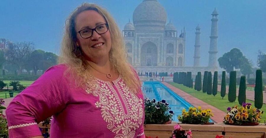 Delhi : Private Day Tour Of Agra All Inclusive - Visiting the Taj Mahal: A Marvel of Marble and Love