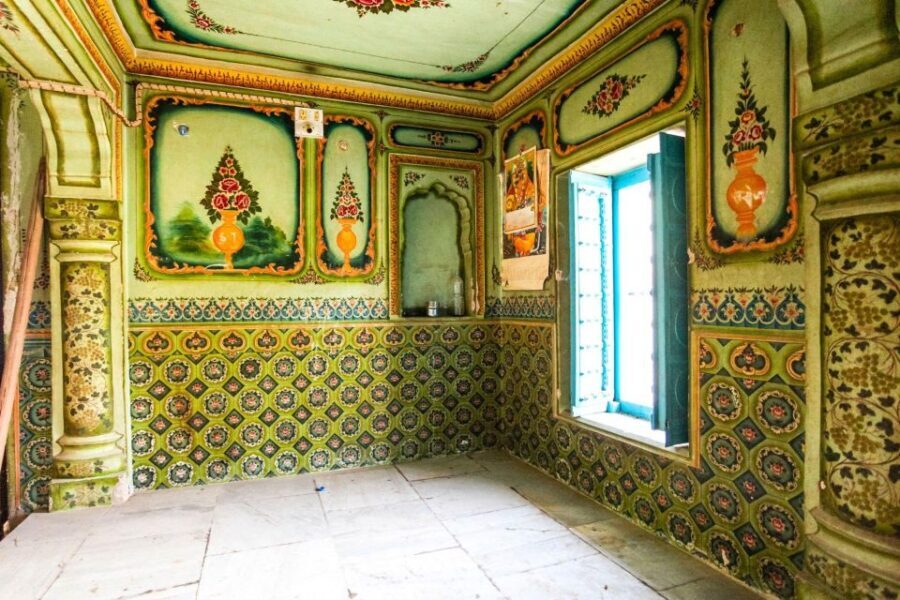 From Delhi: Overnight Guided Tour of Mandawa by Car - Transportation and Group Size