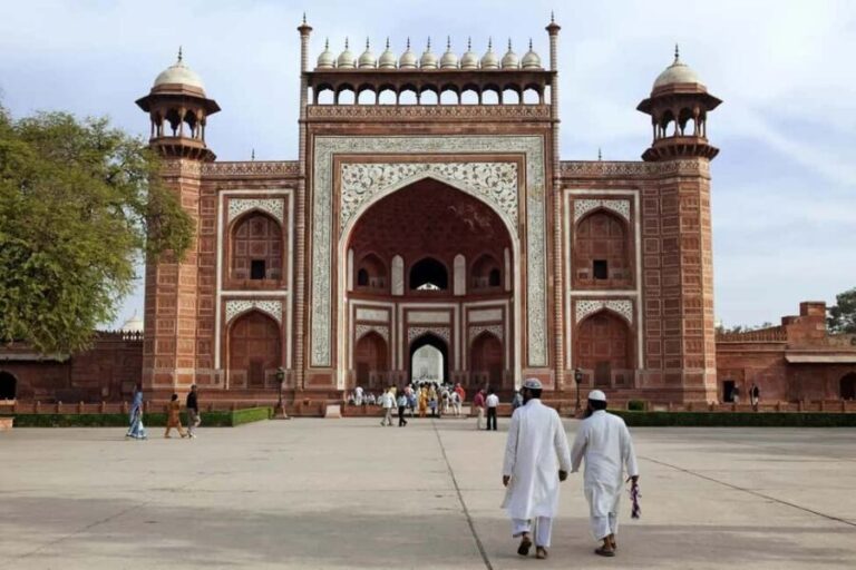 From Delhi: Private Taj Mahal, Agra Fort & Baby Taj Day Tour - Visiting the Taj Mahal: A Love Story in White Marble