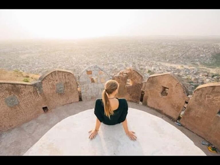 From Delhi: Private Two Day Jaipur Tour with Accommodation