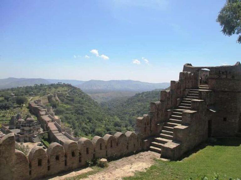 From Udaipur: Kumbhalgarh and Ranakpur Private Day Trip - Lunch at Polari Camp Mobile Homes