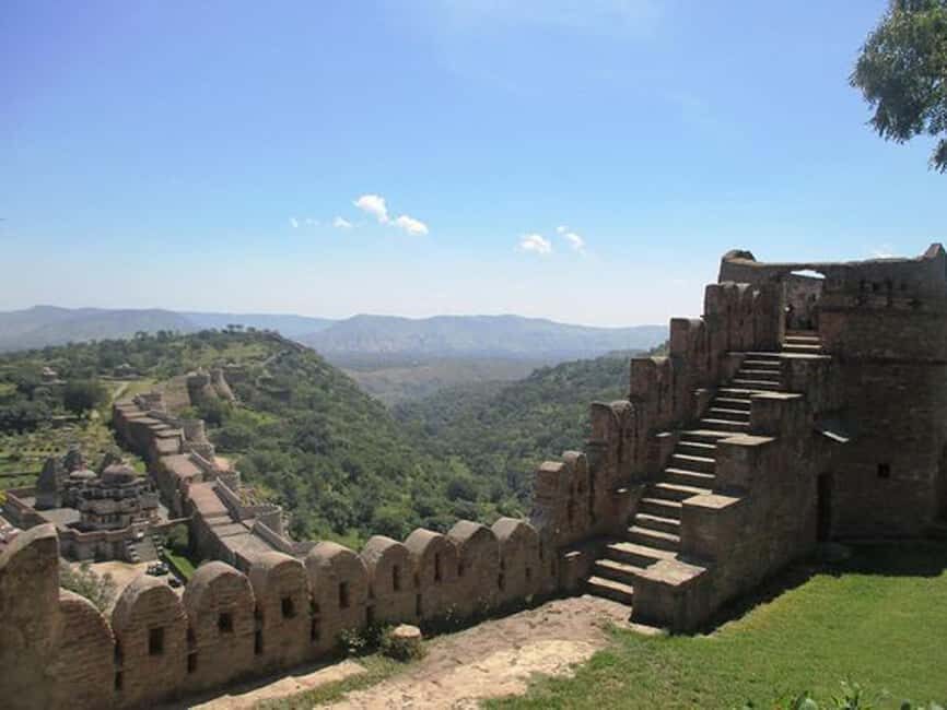From Udaipur: Kumbhalgarh and Ranakpur Private Day Trip - Lunch at Polari Camp Mobile Homes