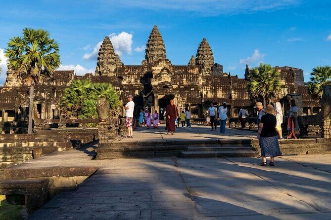 Full Day Tour Angkor Wat Sunrise and Siem Reap Temples - The Experience in Detail
