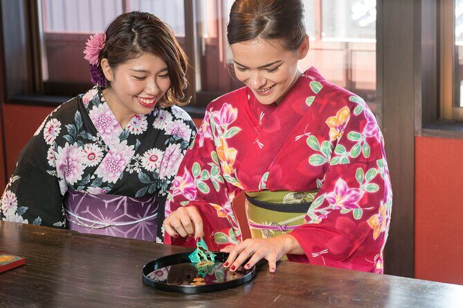 Gold Leaf Crafting in Higashi Chayagai, Kanazawa - Why This Gold Leaf Workshop Stands Out