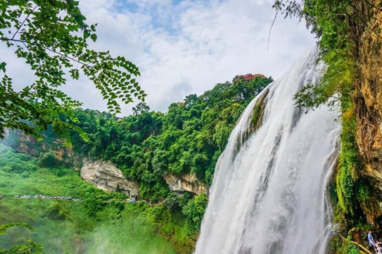 Guiyang 2-Day TourHuangguoshu Falls & Dragon Palace Cave - Day 2: The Magnificence of Huangguoshu and Return to Guiyang