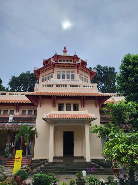 Ho Chi Minh City: Zoo & History Museum Guided Tour - Exploring the Saigon Zoo & Botanical Gardens