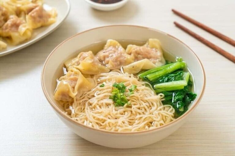 Hong Kong : Best Street Food Tour With A Local Guide - A Detailed Look at the Itinerary