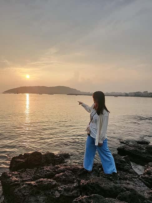 Jeju Island: Sunrise Guided Tour with Hotel Pickup - The Scenic and Cultural Highlights