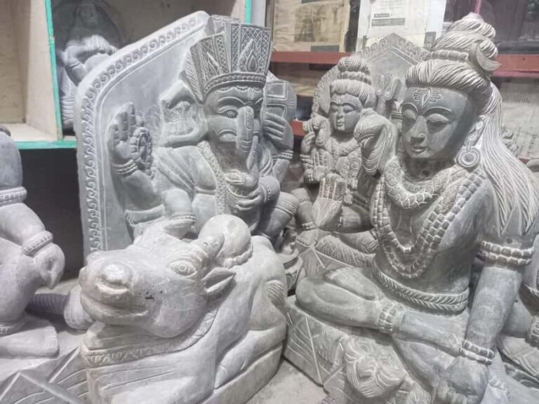 Kathmandu: Patan Durbar Square Tour & Stone Carving Workshop - Observing Artisans at Work