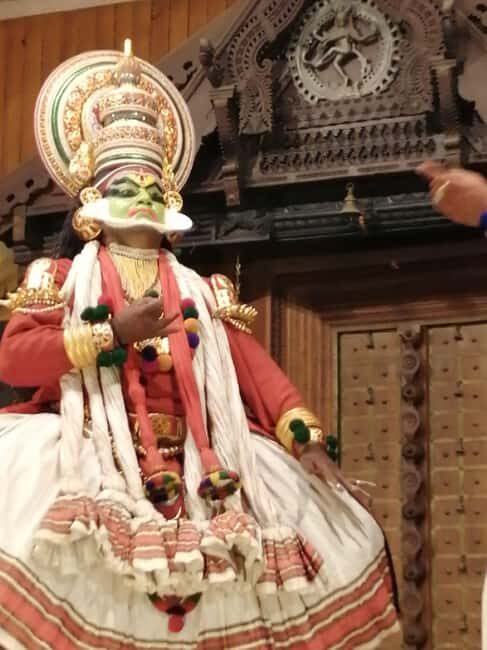 Kerala:-02 Days Cochin Sightseeing with Kathakali Dance Show - What Makes This Tour Valuable?