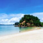 Krabi: Koh Hong Expedition to Secret Chambers by Speedboat - Exploring Lading Island: A Cliff-Ringed Hidden Bay