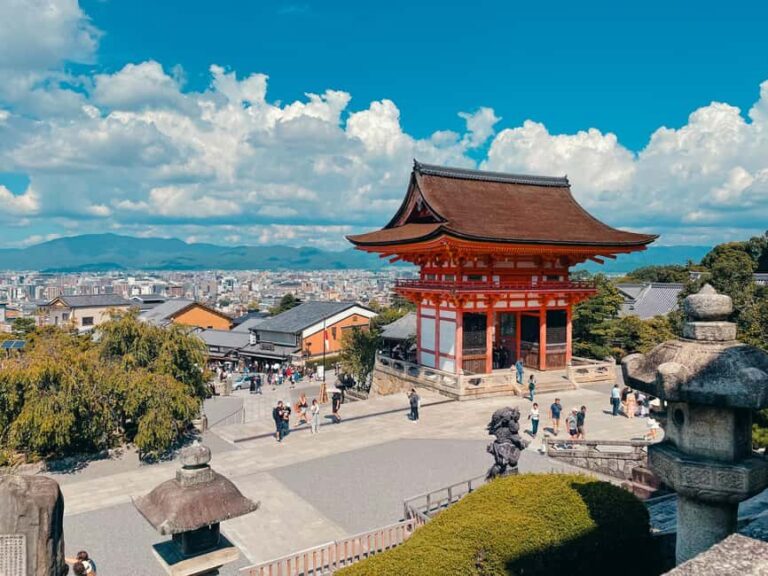 Kyoto's Soul: Gion & Kiyomizudera Historical Walking Tour