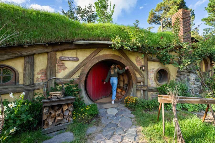 Magical Hobbiton & Waitomo Caves Small Group from Auckland - An In-Depth Look at the Tour Experience