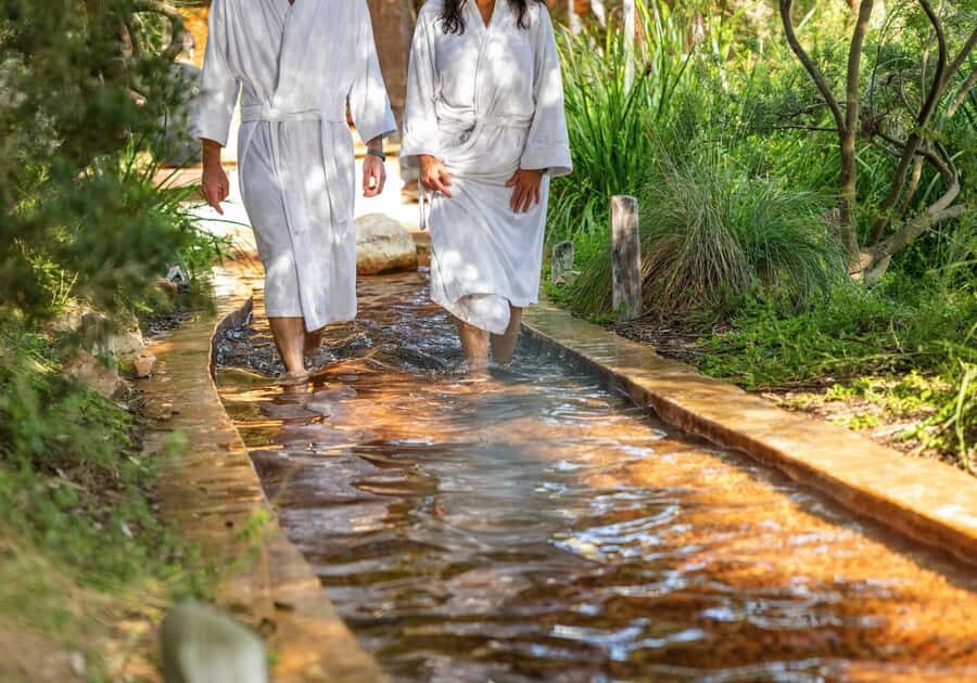 Melbourne: Peninsula Hot Springs with Lunch and Wine - Why This Tour Works Well