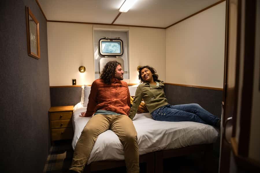 Milford Sound: Overnight Cruise with Water Activities - Dining and Nighttime Atmosphere