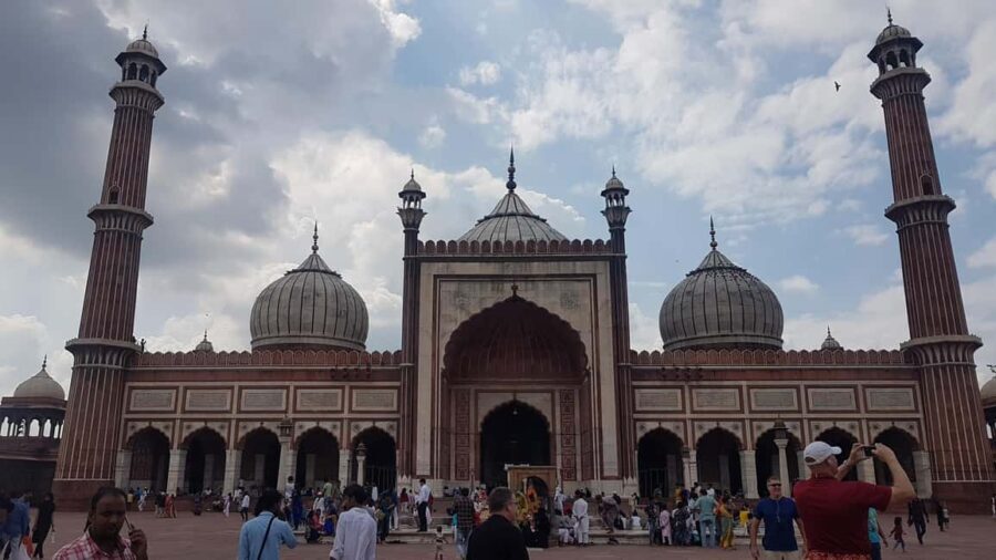 Old Delhi Tour on Luxurious Rickshaw with Wireless Headset - Wireless Headsets: Staying Connected