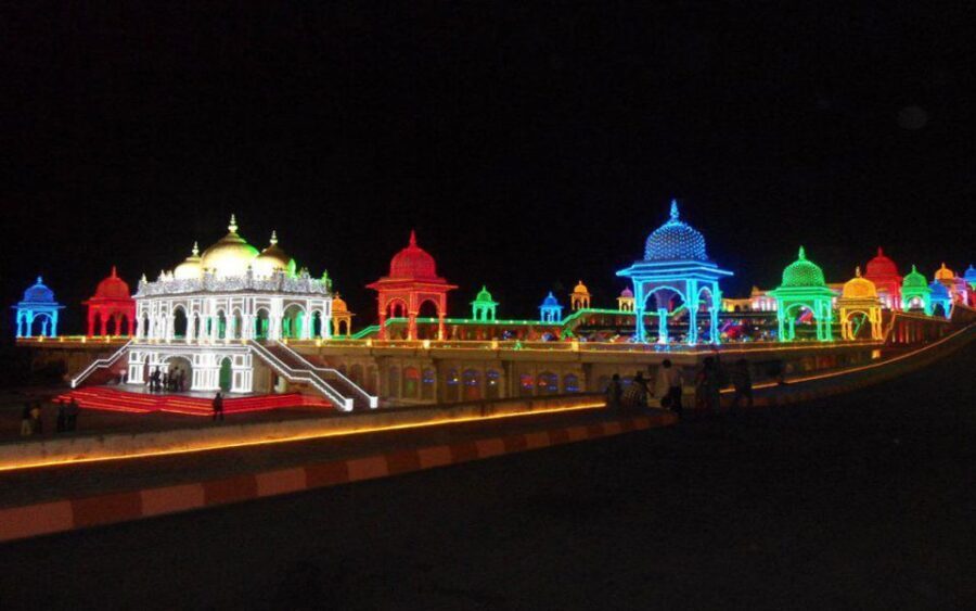 Ramoji Film City: Full Day Tour with Lunch - Transportation, Group Size, and Price