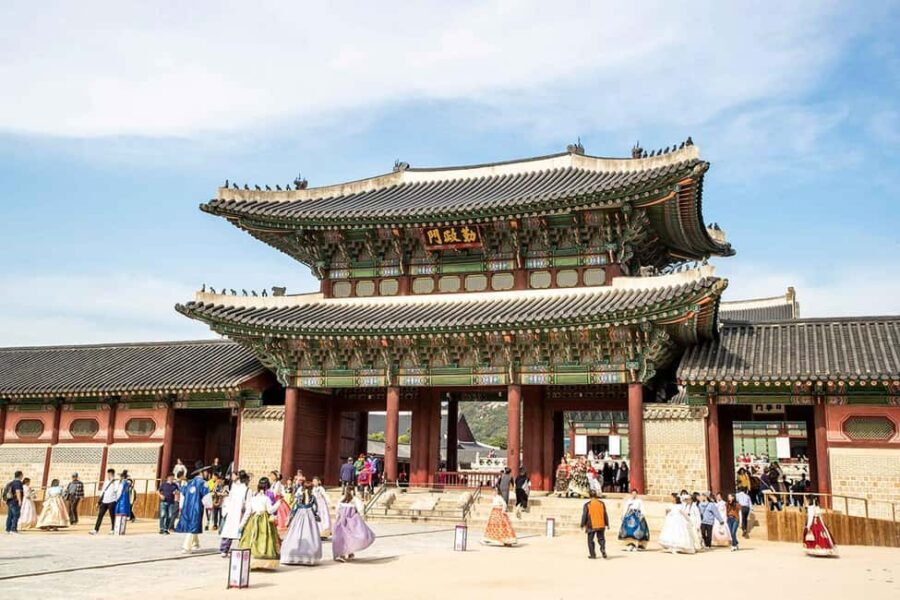 Seoul Day Tour: Gyeongbok Palace, Bukchon, Gwangjang Market - Who Will Love This Tour?