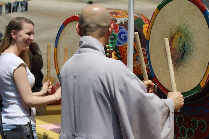 Seoul Sunrise & Sunset Hike + Temple & K-Food Adventure - Detailed Breakdown of the Itinerary