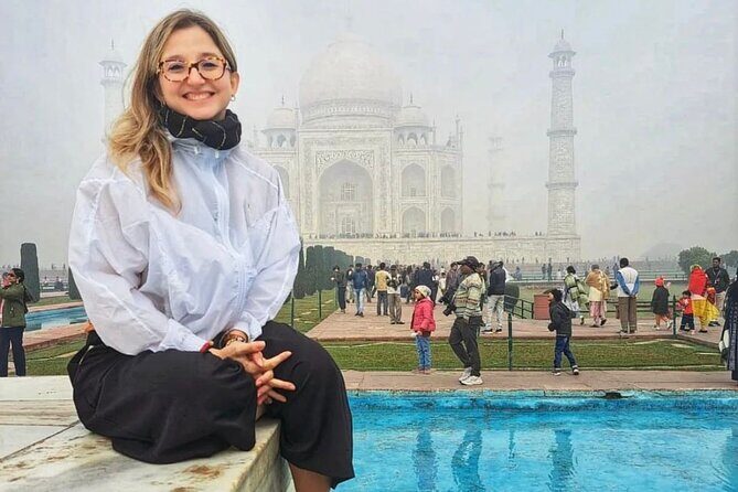 Taj Mahal, Agra Fort & Baby Taj Tour from Delhi with Meal - Delving into Mughal History at Agra Fort