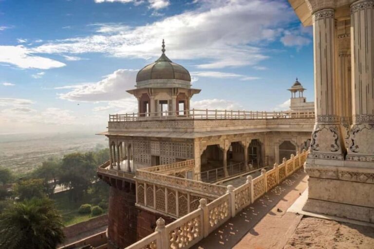 Taj Mahal & Agra Fort Tour from Delhi by Car Fast Entry