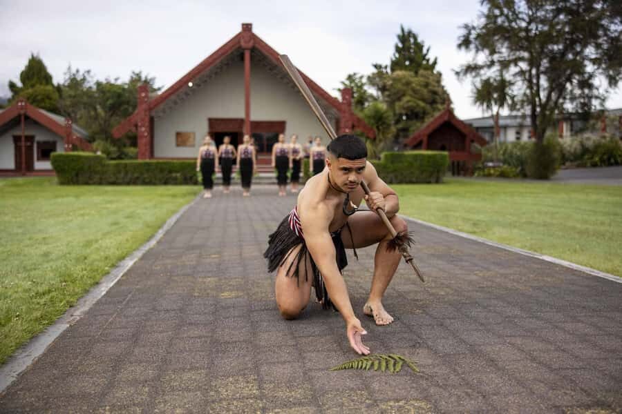 Te Puia: Te R Guided Day Tour + Haka Cultural Performance - Practical Details and Tips