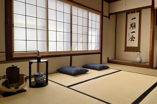Tea ceremony by the tea master in Kyoto SHIUN AN - Group Size and Atmosphere