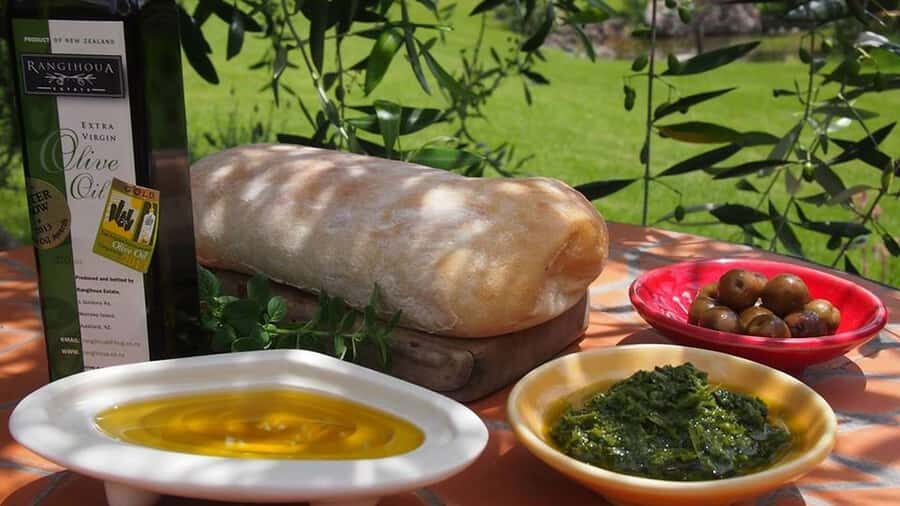 Waiheke Island Gourmet Food and Wine Tour with Lunch - The Experience Weigh-In: Pros and Cons