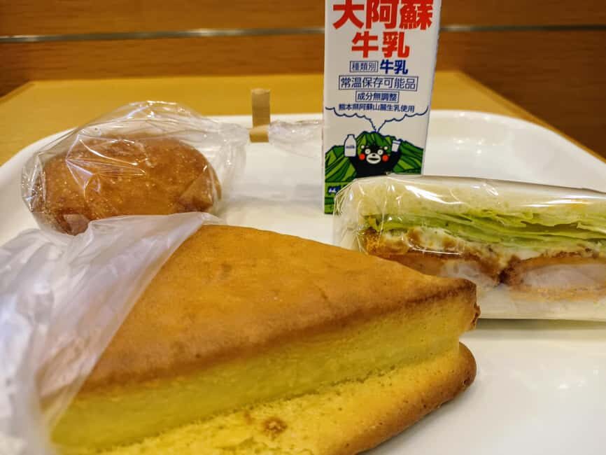 Wakayama: Johoku Area Walking Tour with Local Guide - Walking through history and modern life