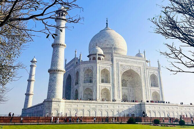 1-Day Trip to Taj Mahal and Agra from Mumbai with Both side Commercial Flights - Starting Your Day in Mumbai